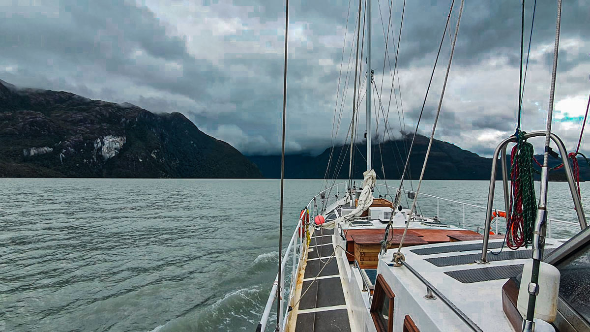 Navigating the Fuegian canals | Alegria Marineros Alegria Marineros